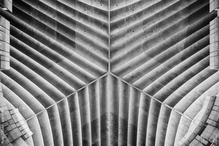 The CNIT, an enchanting brutalist building in Paris la Défense