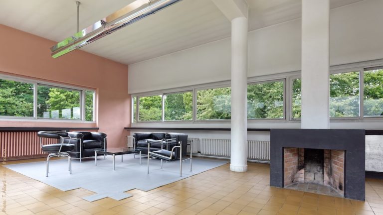Architectural promenade at the Villa Savoye by Le Corbusier architect