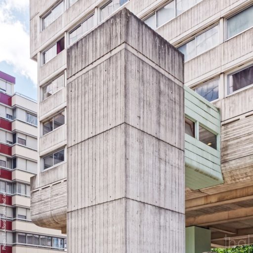 The brutalist "Défense" in Paris, in concrete - Brutalist architecture