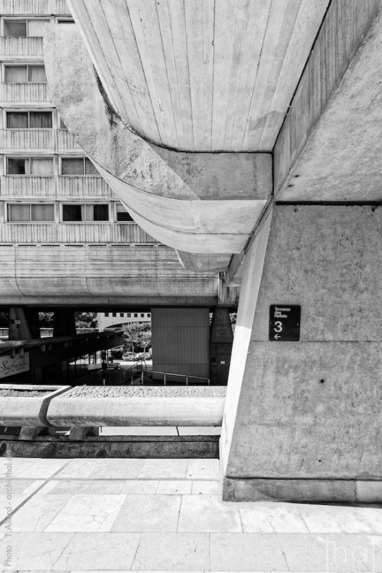 The brutalist "Défense" in Paris, in concrete - Brutalist architecture